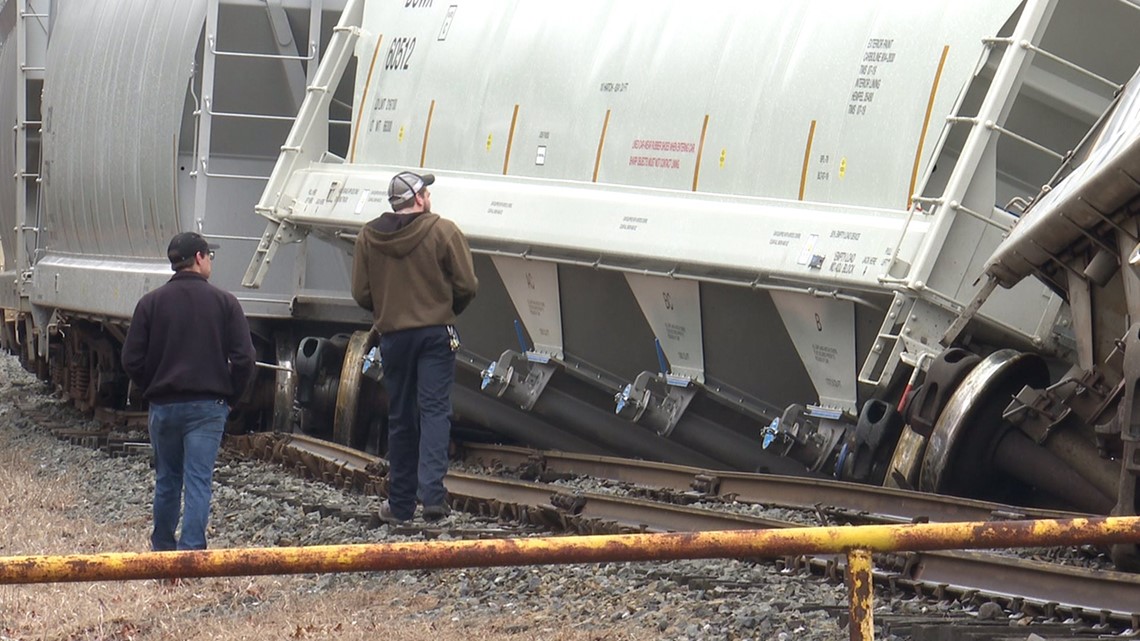 Working to clear mess after train derails in Carbon County | wnep.com
