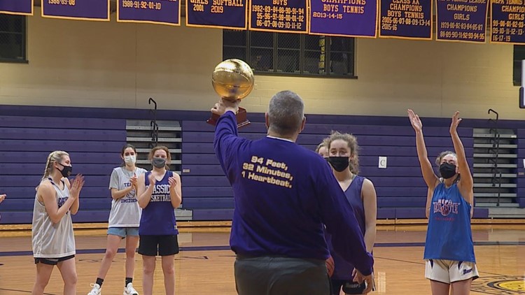 Scranton Prep Girls Basketball Team Claims Super 16 Trophy | wnep.com