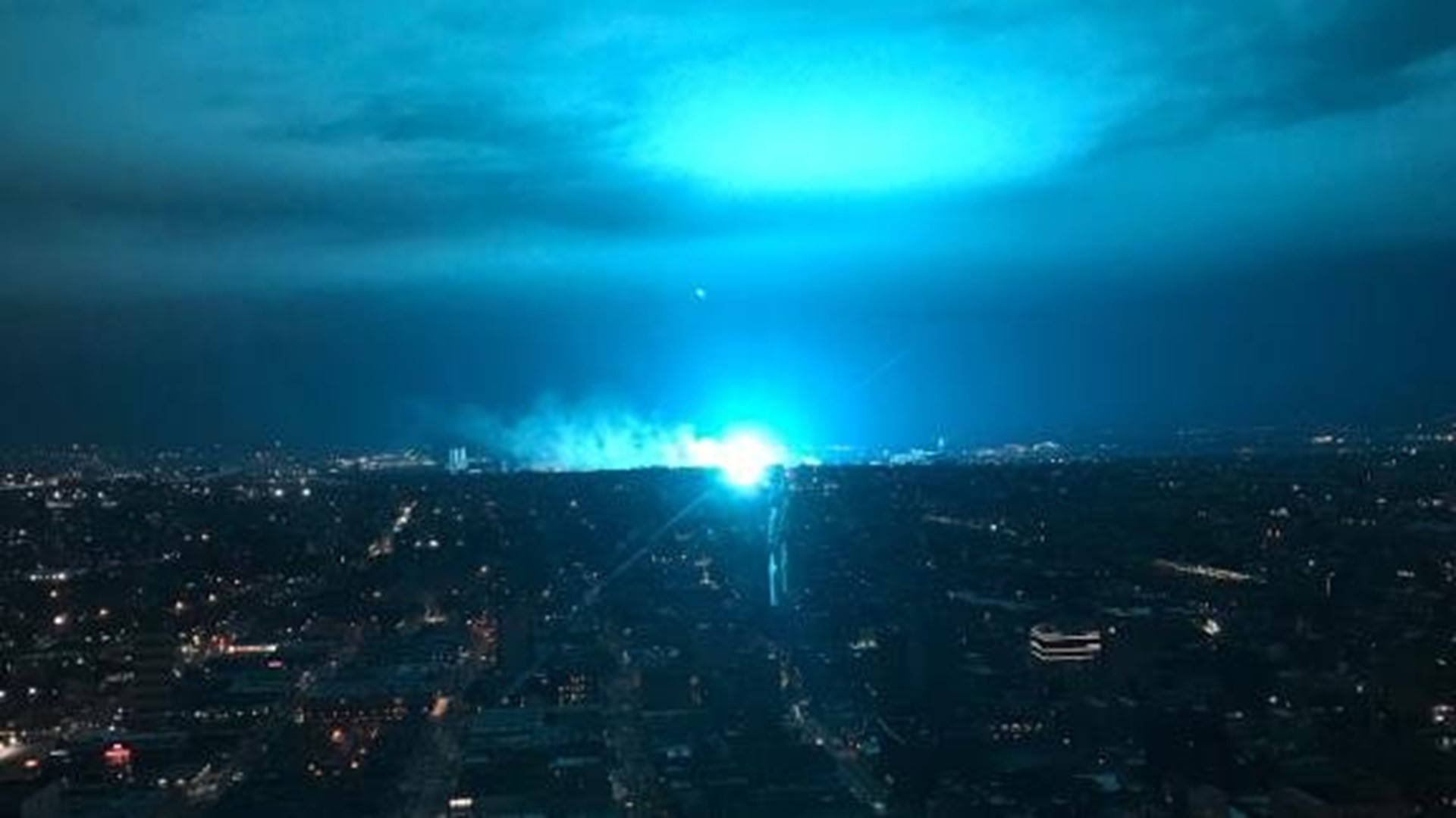 A Transformer Explosion Turned the New York City Skyline Blue | wnep.com