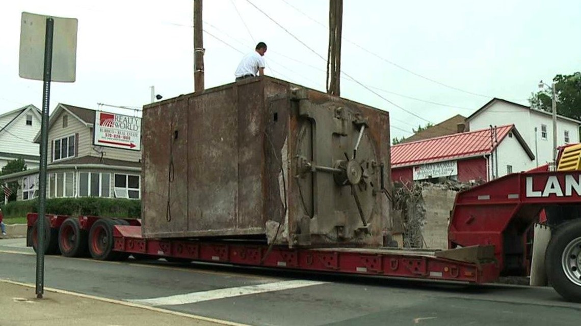 Huge Vault Removed At Bank Demolition | wnep.com