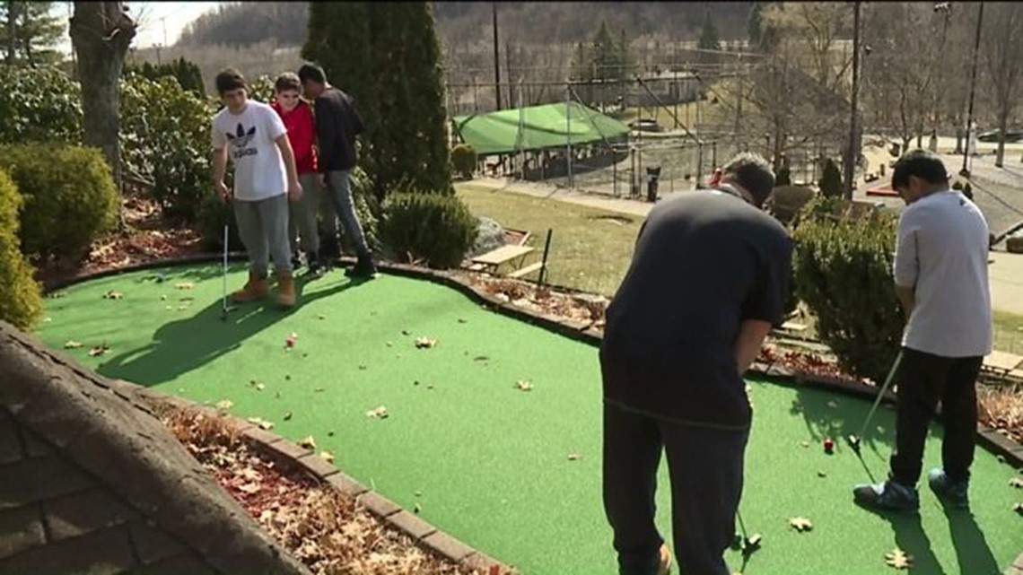 Nice Day for a Round of Mini-Golf | wnep.com