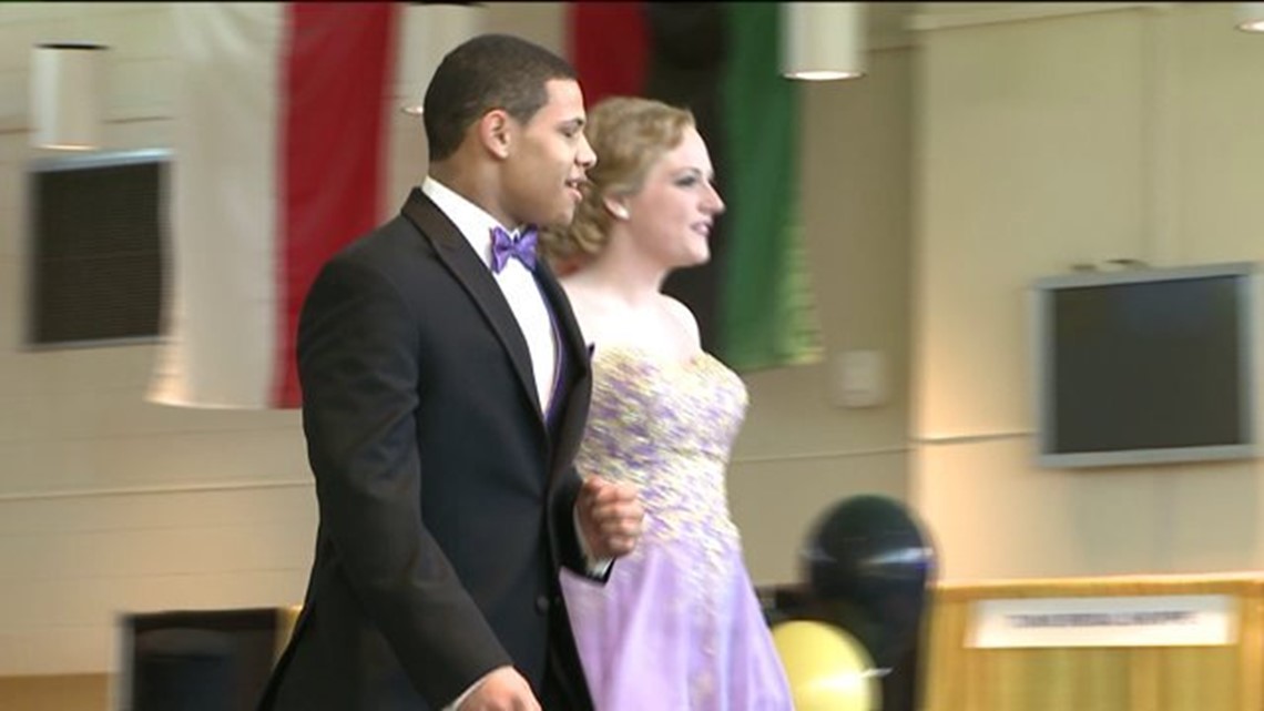 Students Get Ideas for Prom and Graduation at Expo | wnep.com
