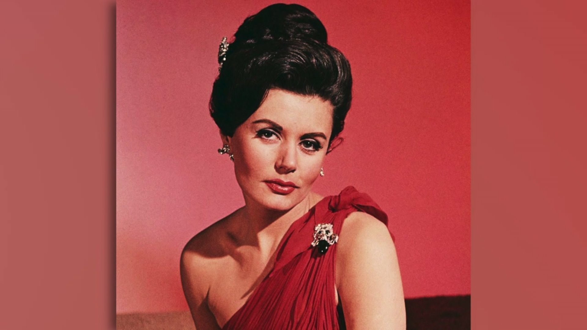 Eunice Gayson, the First Bond Girl, Dies at 90 | wnep.com