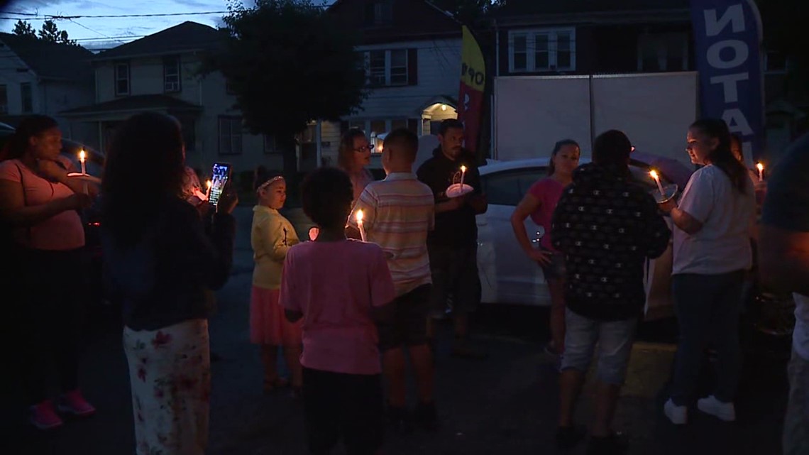 Candlelight vigil held for murder victim | wnep.com