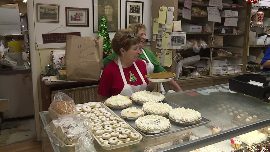 103 Christmases and Counting for Carbondale Bakery | wnep.com