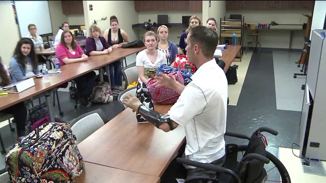 Triple Amputee Soldier Speaks with Therapy Students | wnep.com