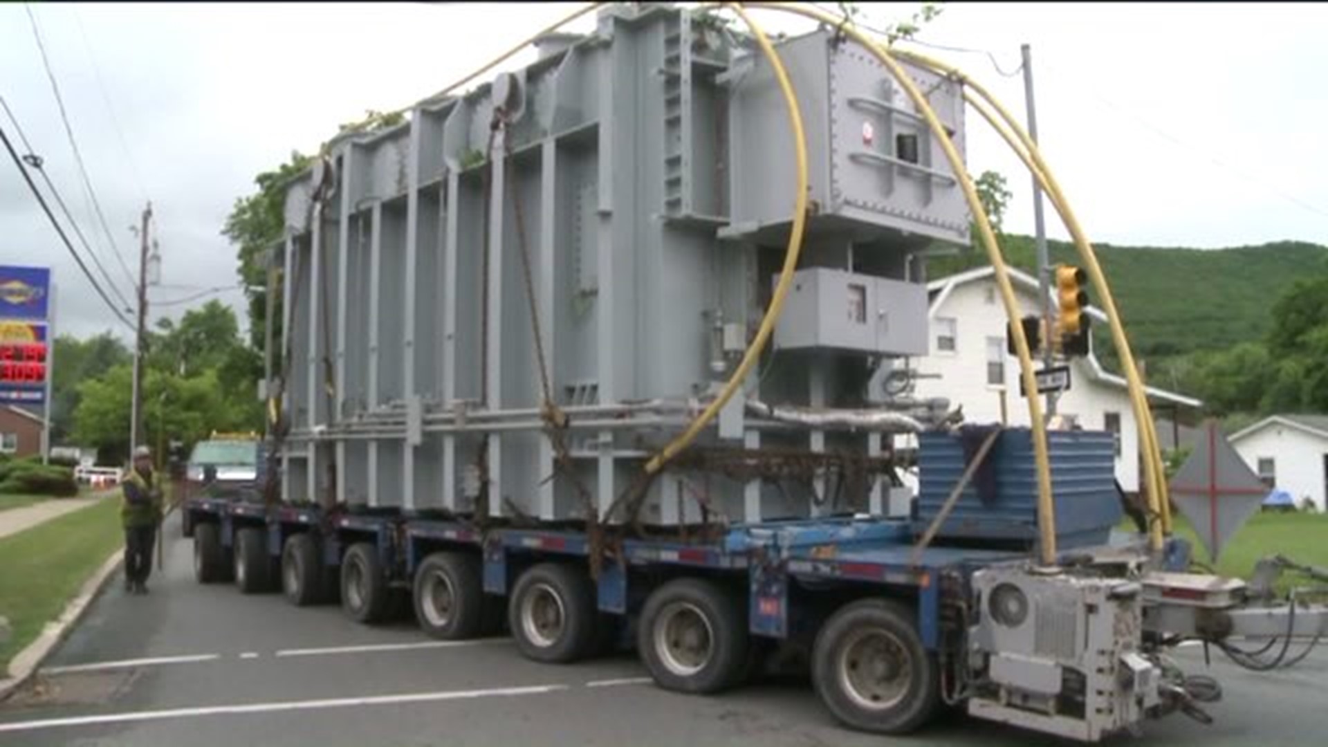 Giant Superload Passes through South Williamsport | wnep.com