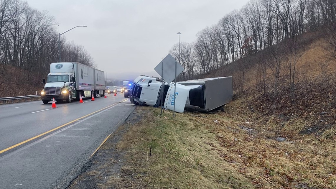 Tractor-trailer rollover on Interstate 81 in Lackawanna County | wnep.com