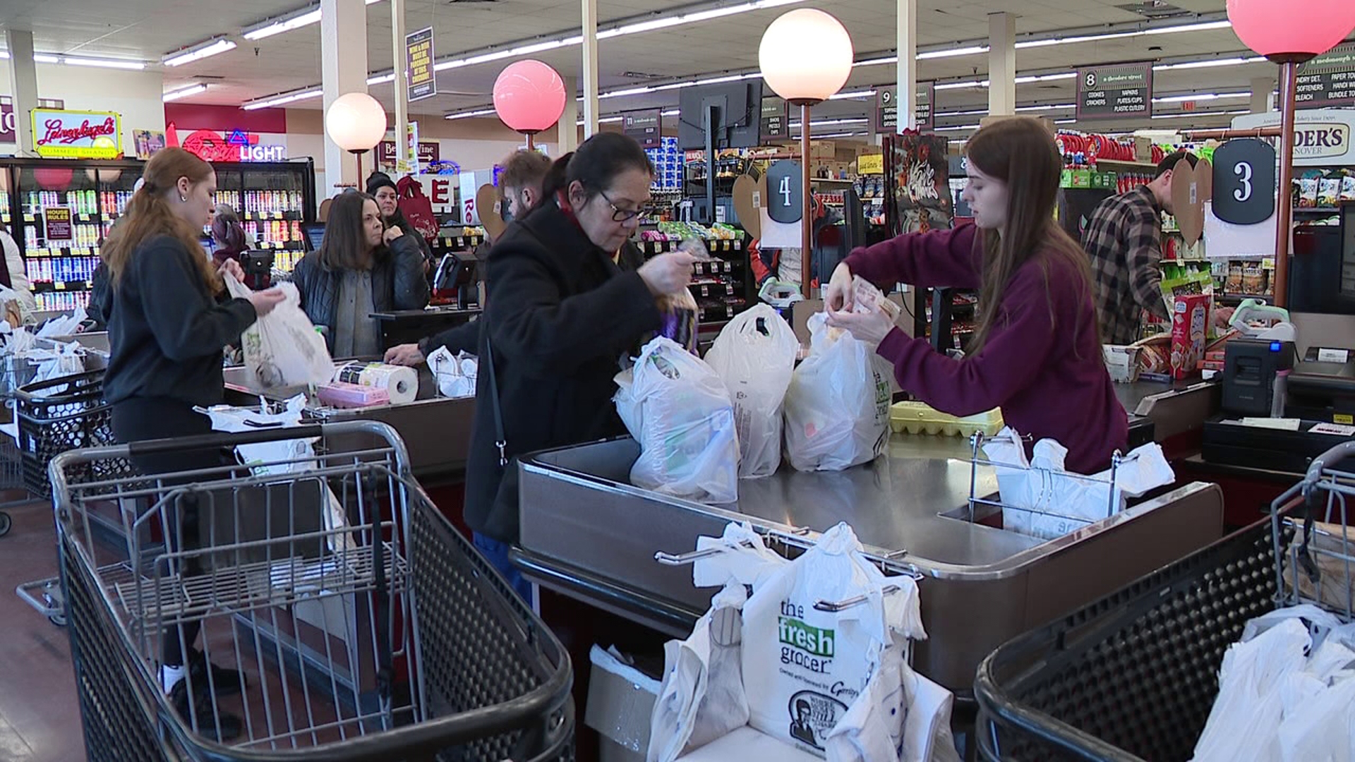 Shoppers stock up on essentials ahead of snowstorm | wnep.com