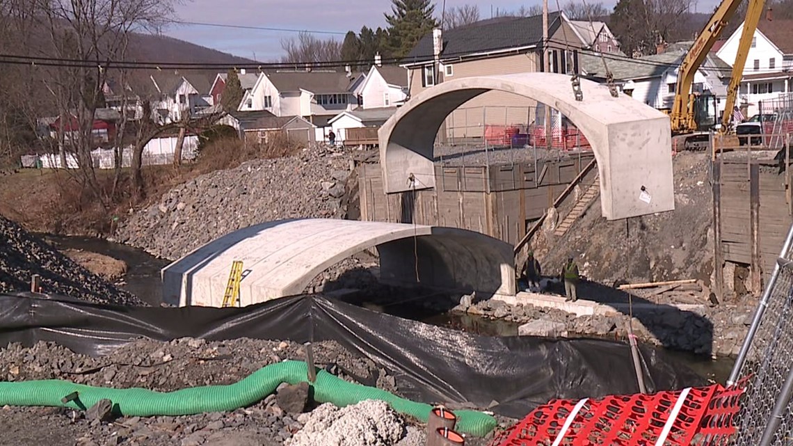 Arches Put in Place for Rockwell Avenue Bridge | wnep.com