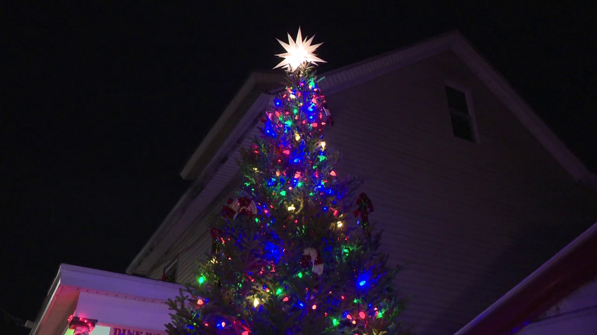 Lighting up Ashland at the 4th annual Christmas tree lighting and ...