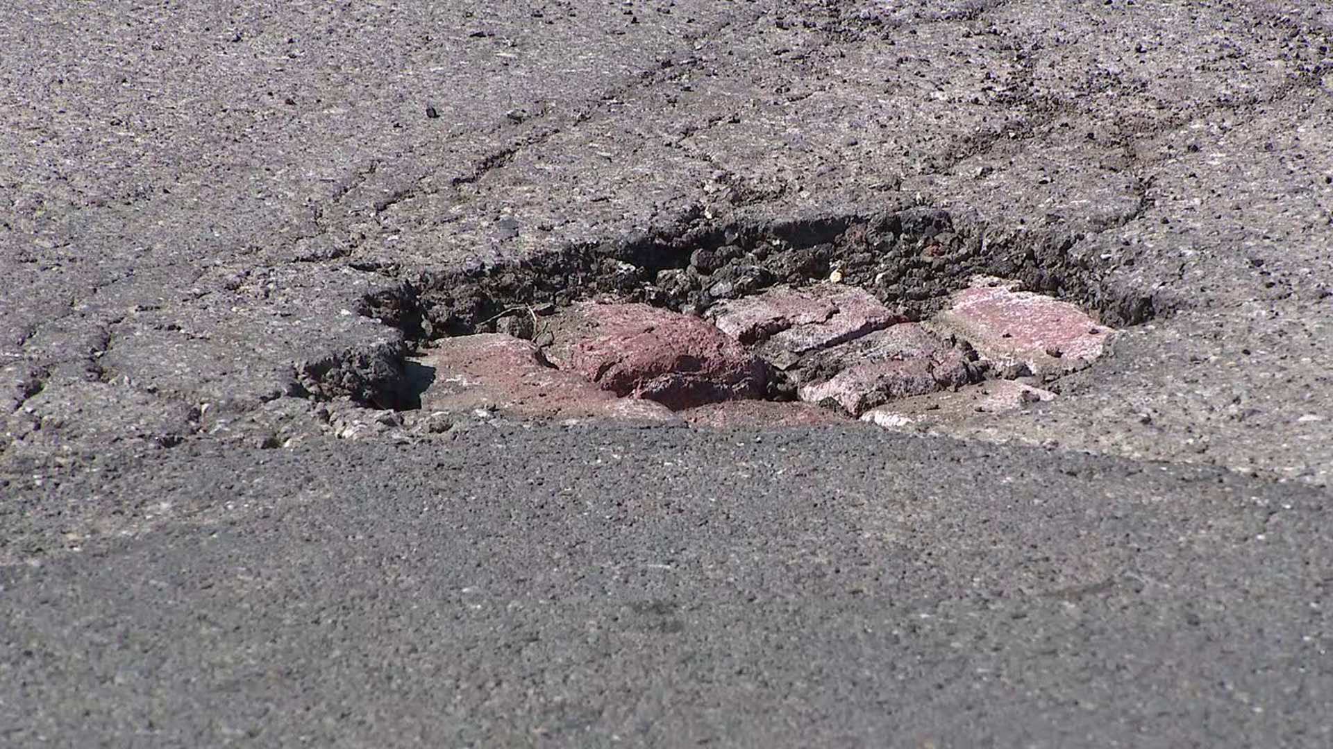 Williamsport launches pothole hotline | wnep.com