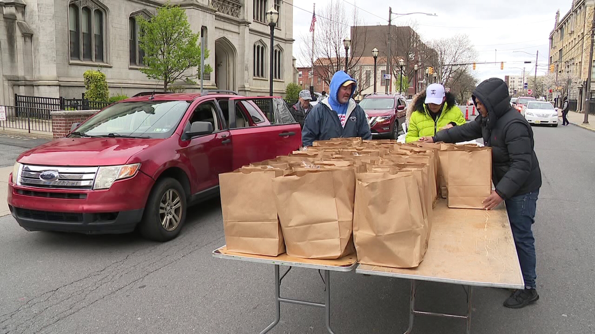 Food giveaway in Scranton brings Easter joy to 4,000 families | wnep.com