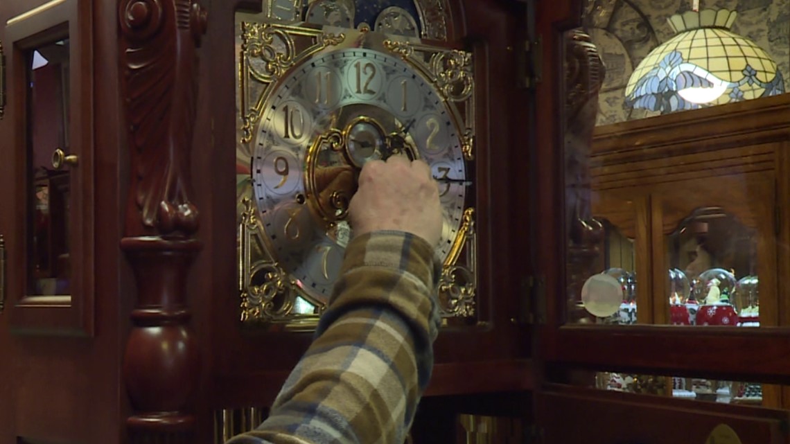 Clock shop in Dallas prepares to 'spring forward' | wnep.com