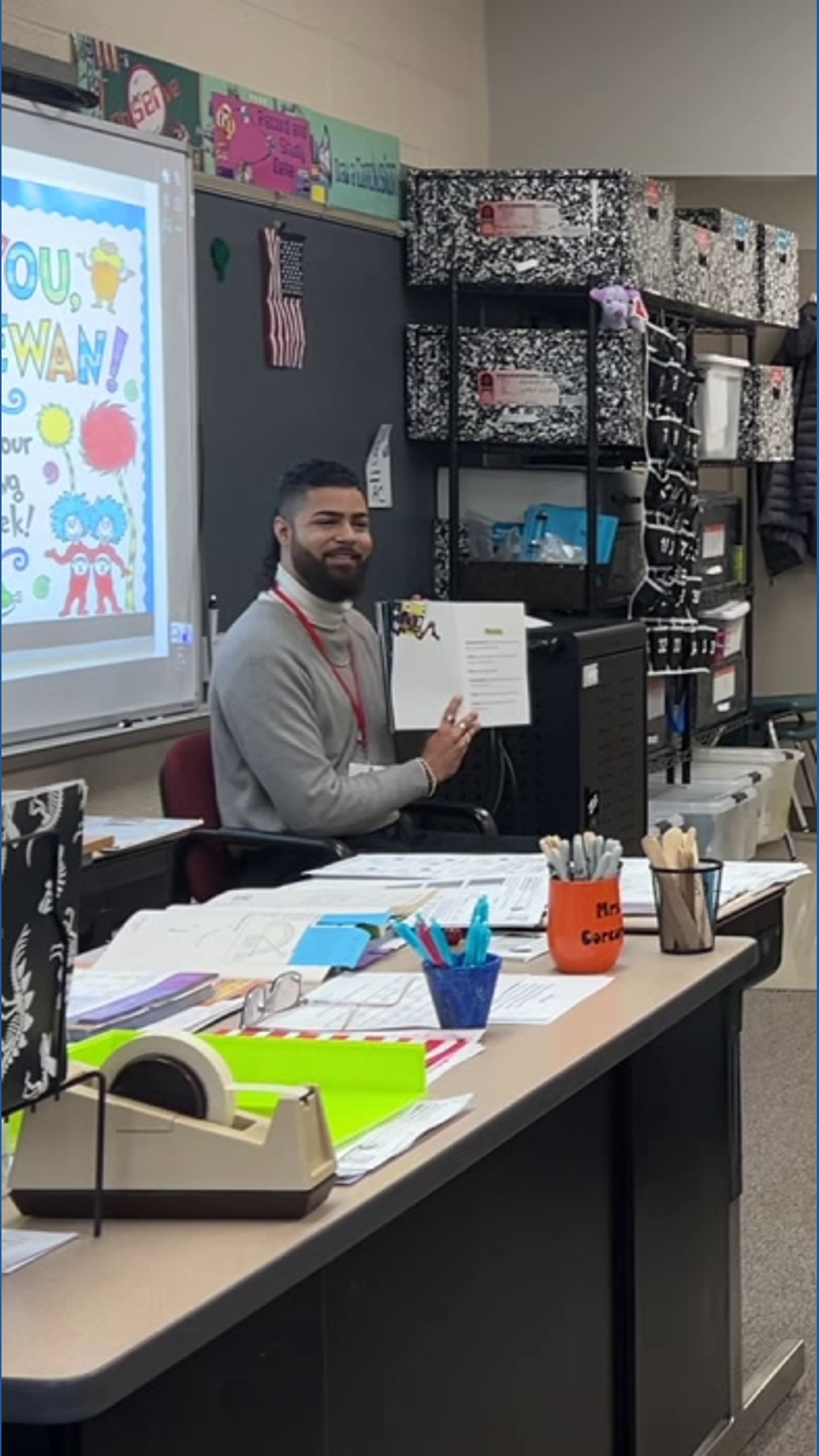 Jeremy Lewan reads to students in Luzerne County | wnep.com