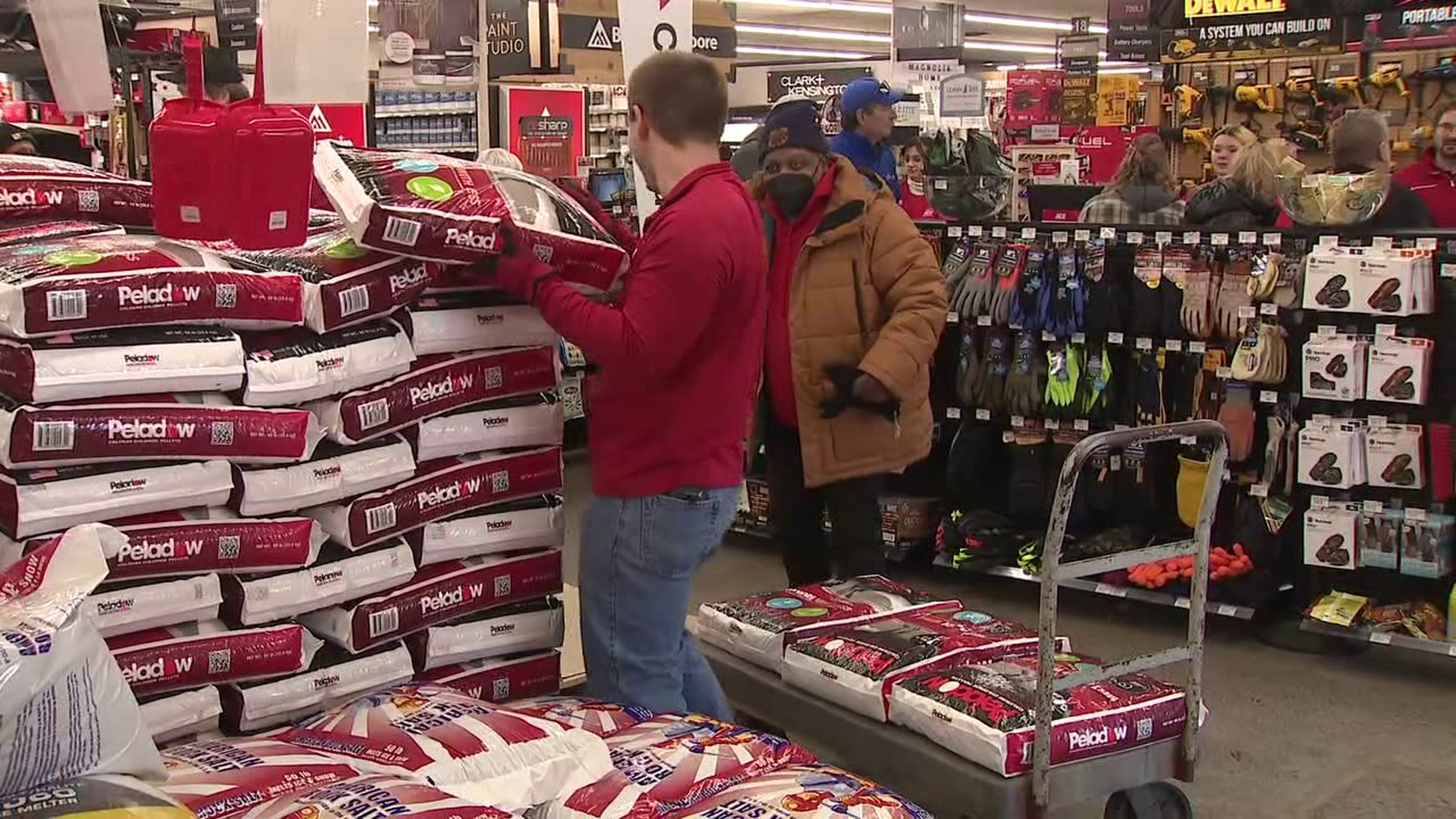 Hardware stores see major rush ahead of looming snowstorm | wnep.com