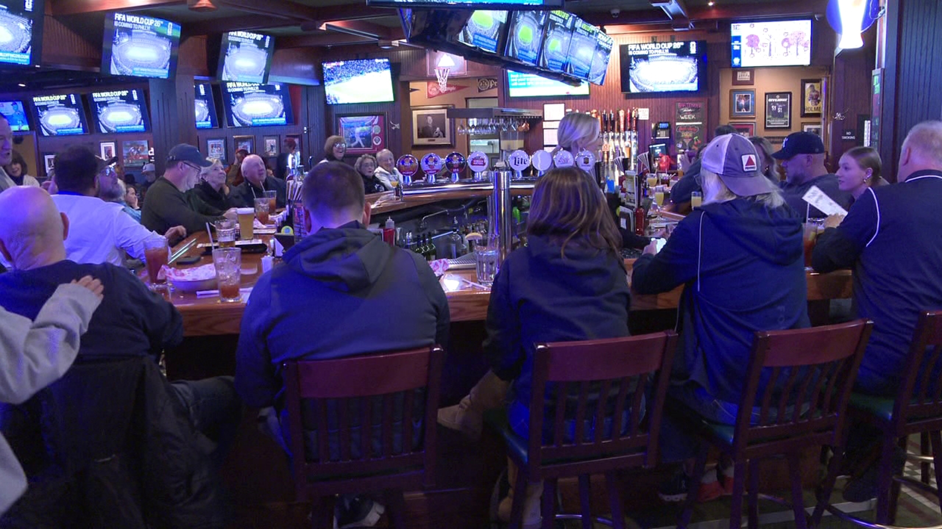 Fans gather in support of the Abington Heights Comets at Tully's in ...