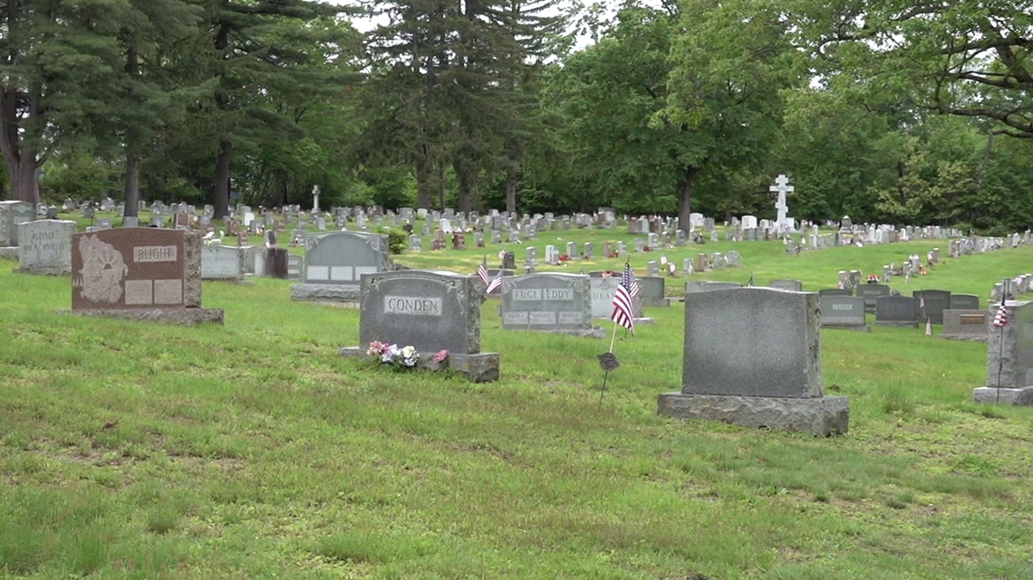 Veterans without visitors at Dallas cemetery after April bridge ...