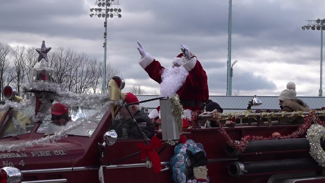 Holiday tradition continues as Santa lands by helicopter in Shenandoah ...