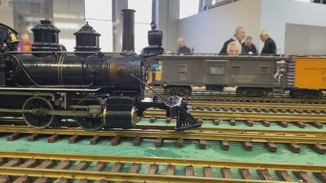 Checking out model trains in Scranton | fox43.com