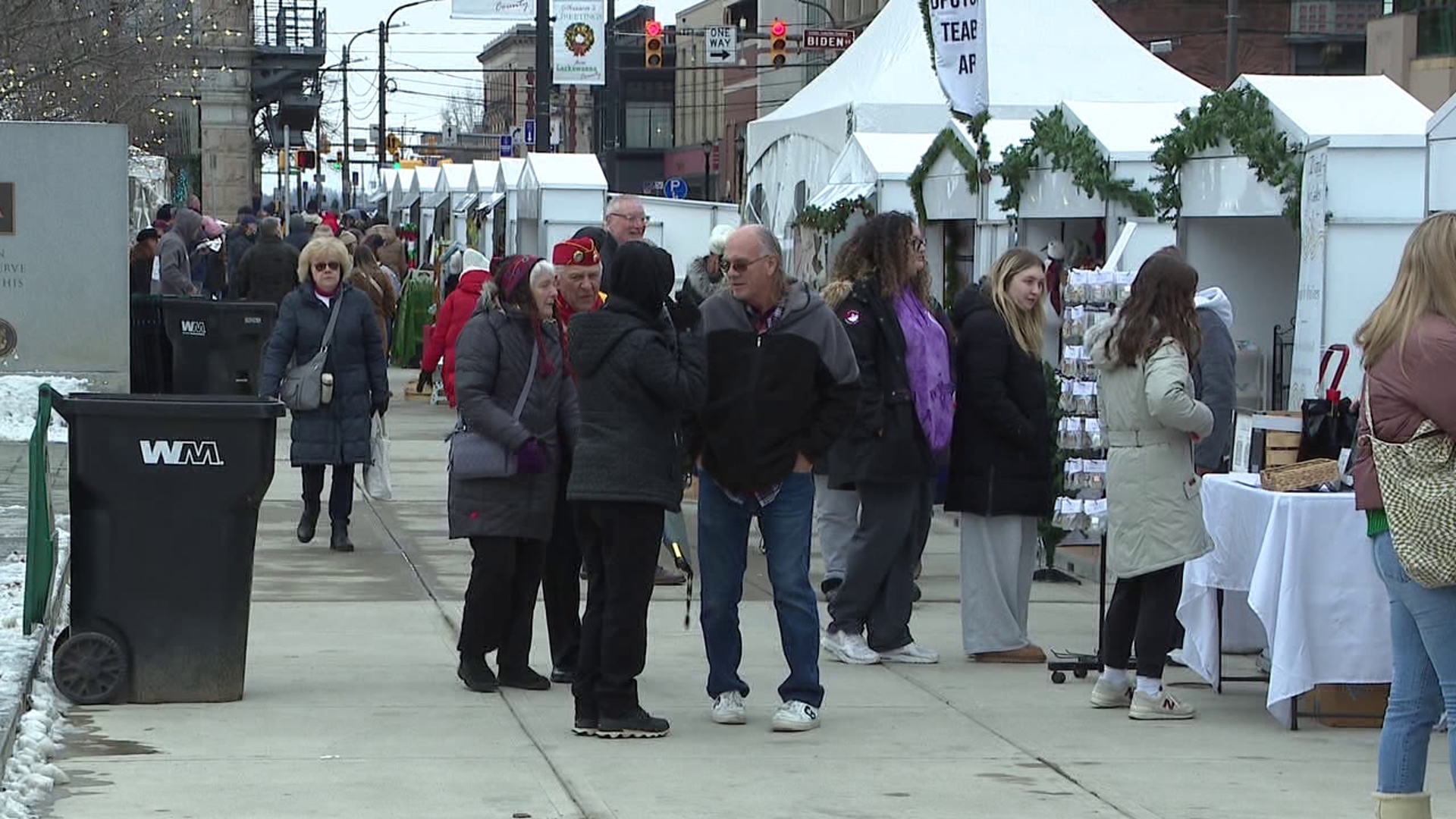 Vendors line Courthouse Square for Lackawanna Winter Market | wnep.com