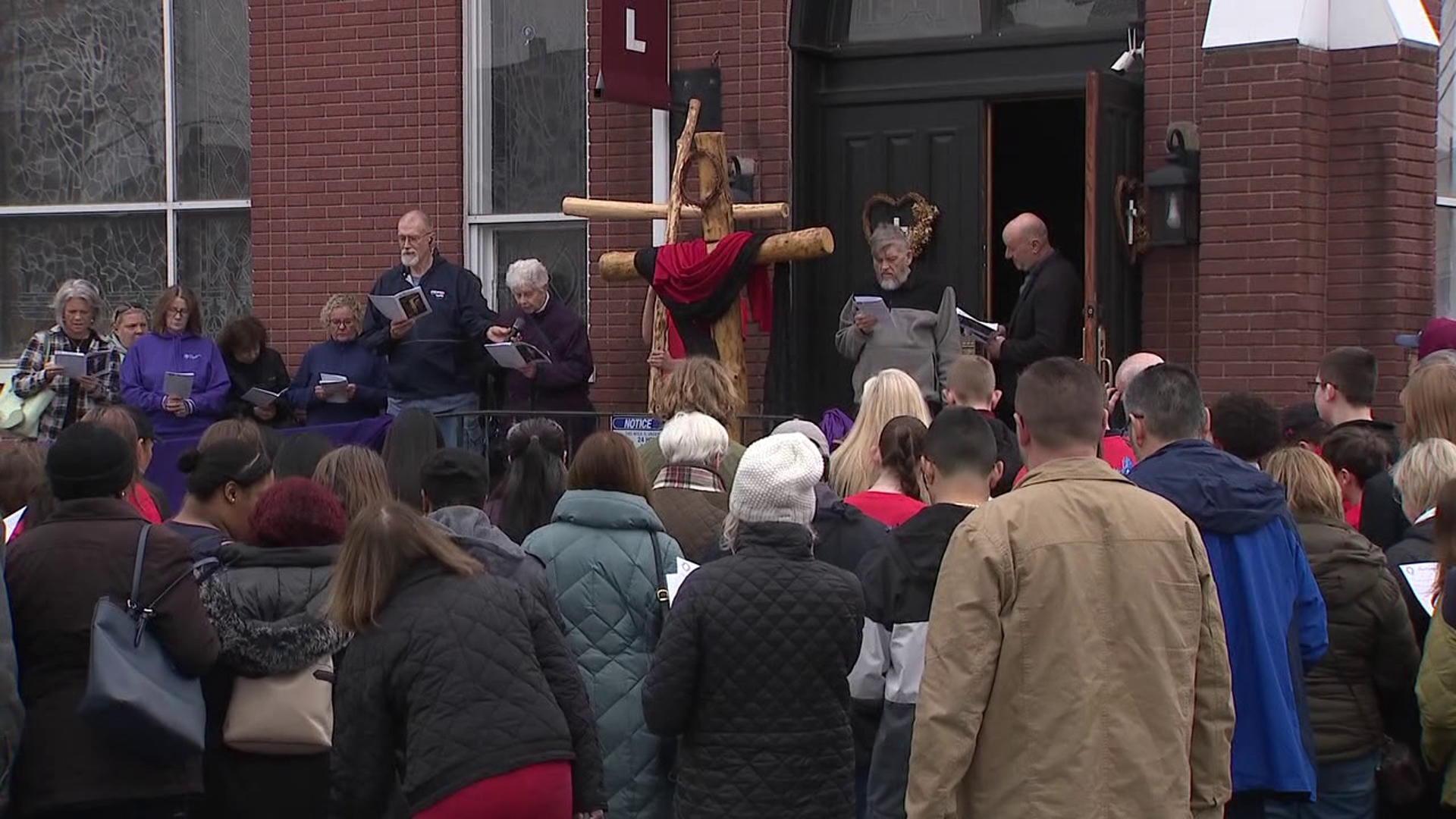 Marking Good Friday in Stroudsburg with the Walk of Christ | wnep.com