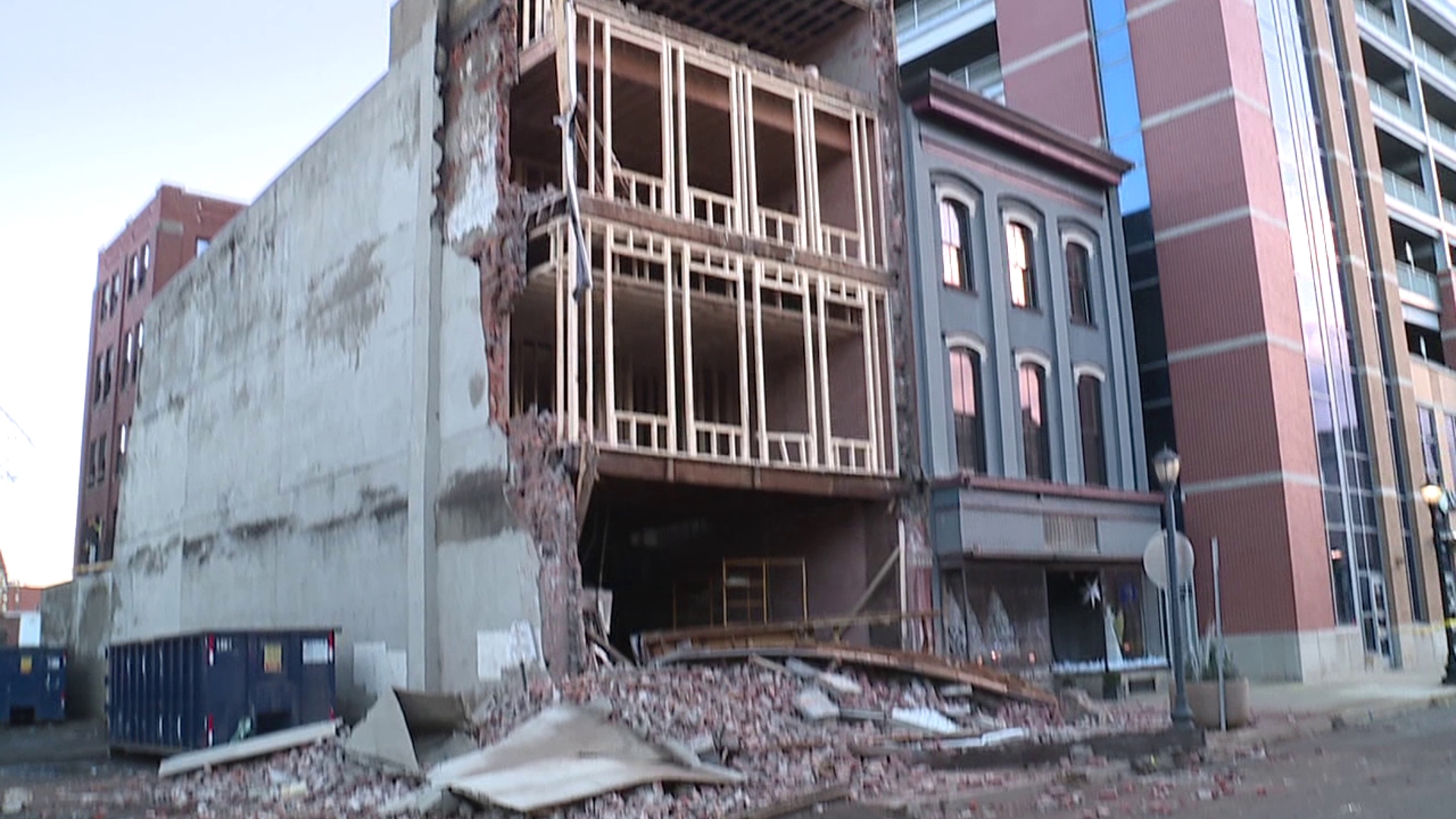 Part of Lackawanna Avenue remains closed after partial building ...