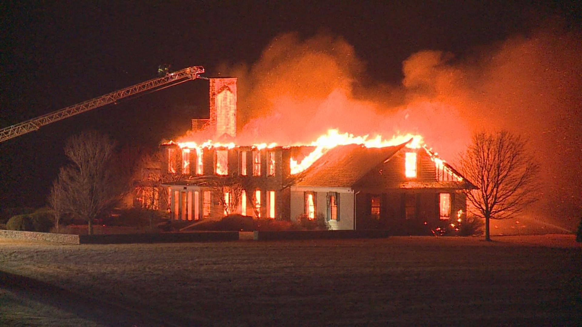 Fire destroys large home in Lackawanna County | wnep.com