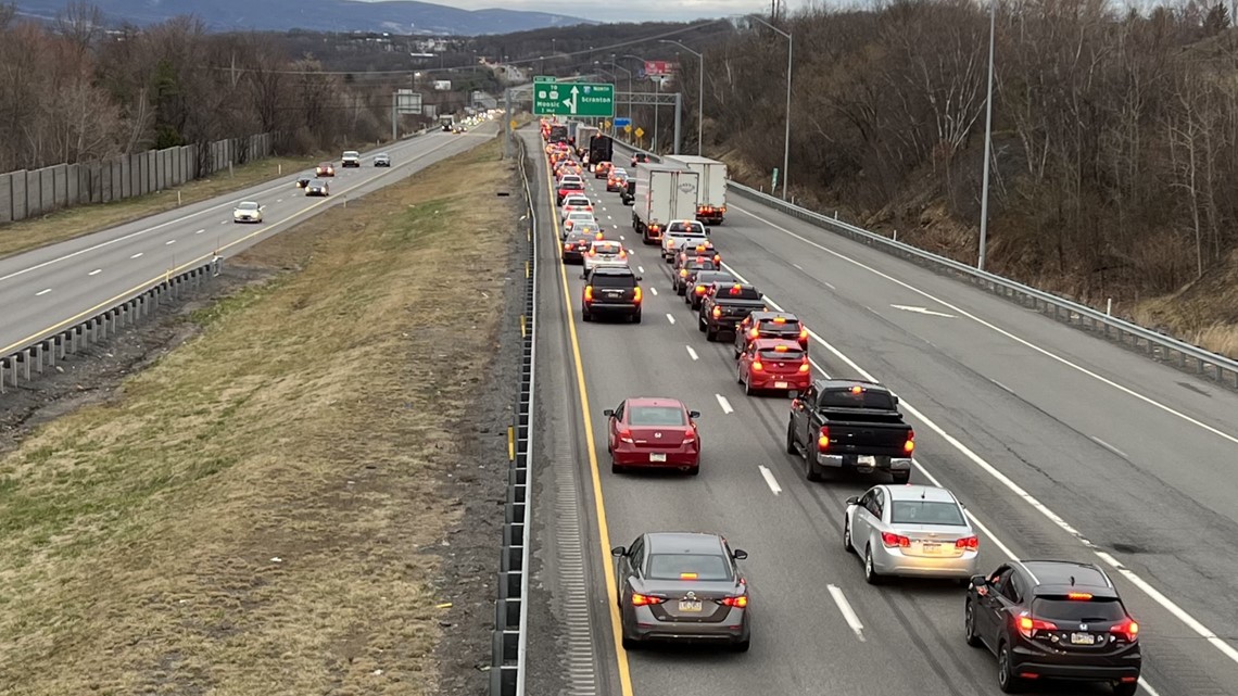 Lanes reopen after multi-vehicle crash on I-81 northbound near Moosic | wnep.com