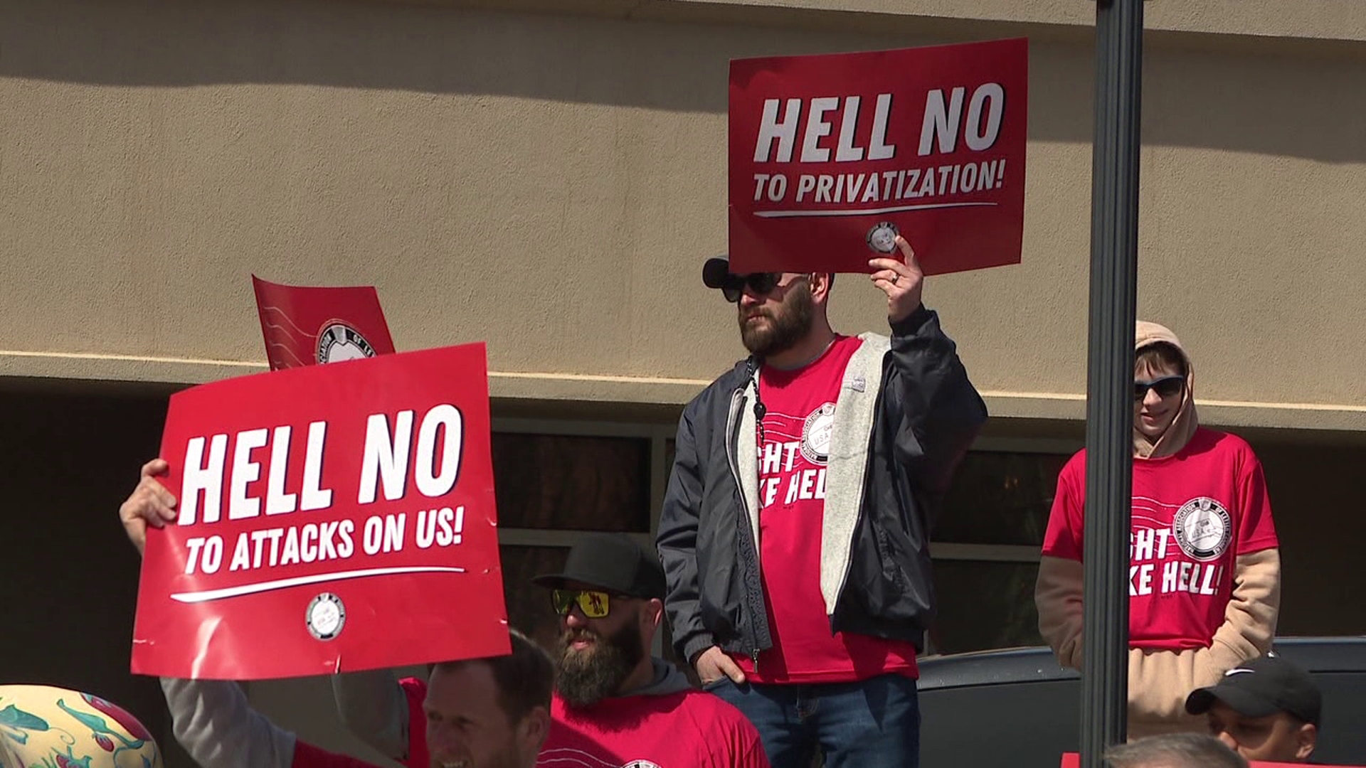 Protesting the privatization of the USPS in NEPA | wnep.com