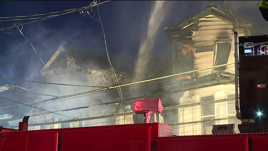 Massive blaze tears through Shamokin rowhomes | wnep.com