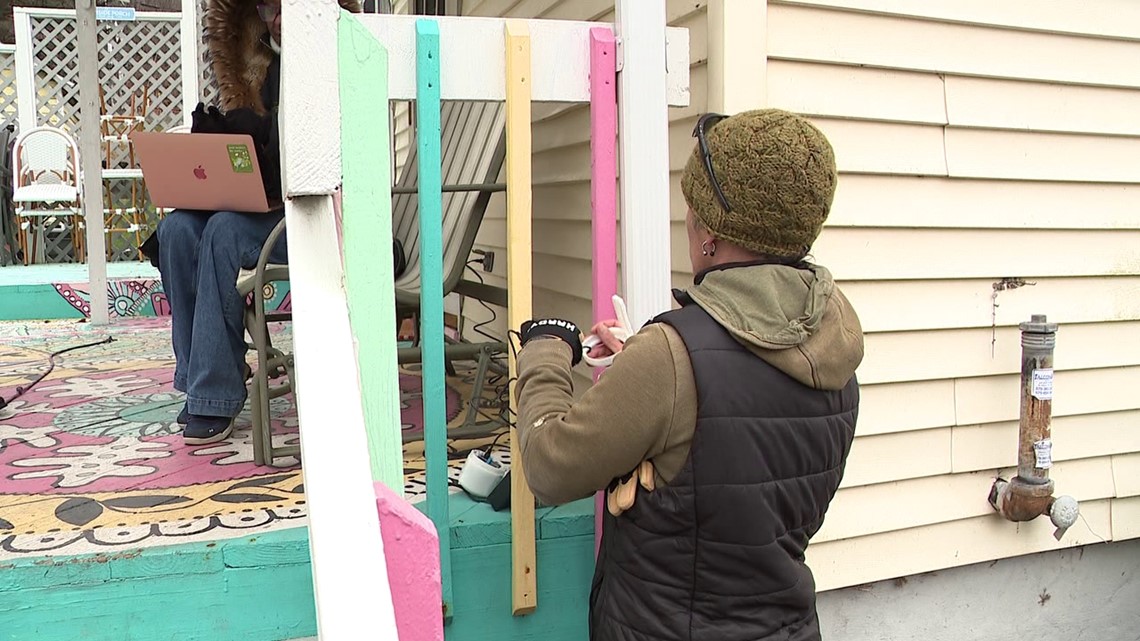 Residents install air monitors after landfill stench | wnep.com