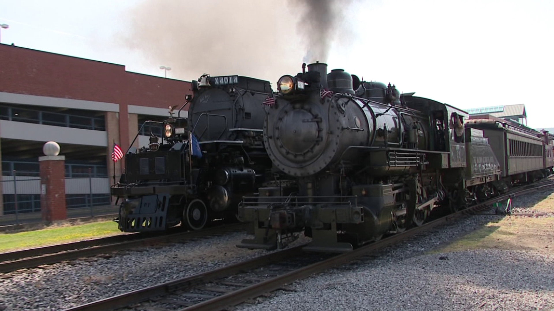 Union Pacific Big Boy 4014 leaves Scranton, thrilling rail fans on ...