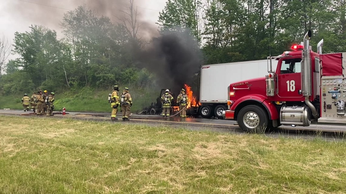 Interstate 81 traffic shuts down due to tractor-trailer fire | wnep.com