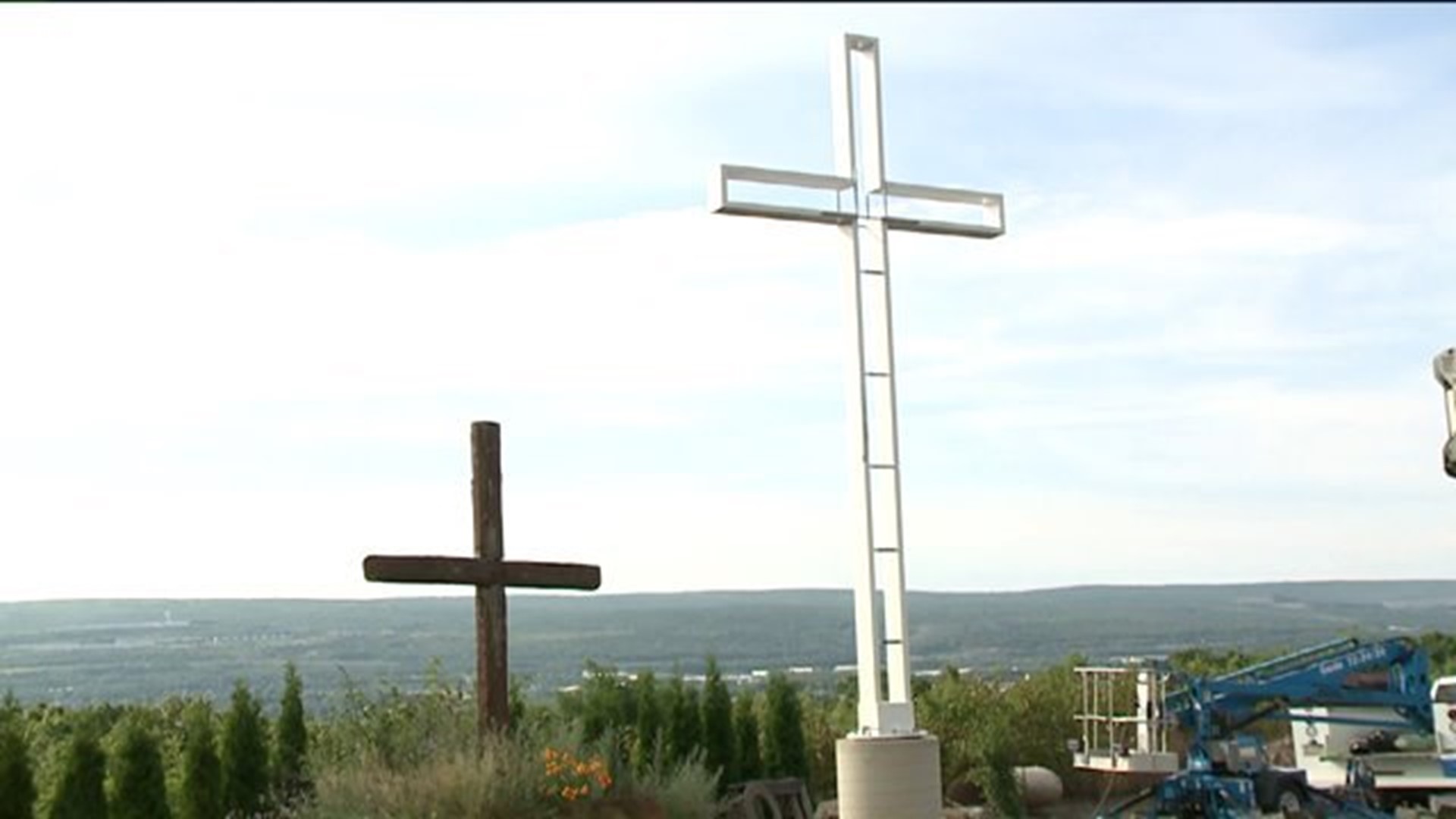 ‘Unity Cross’ Installed outside Peckville Assembly of God | wnep.com