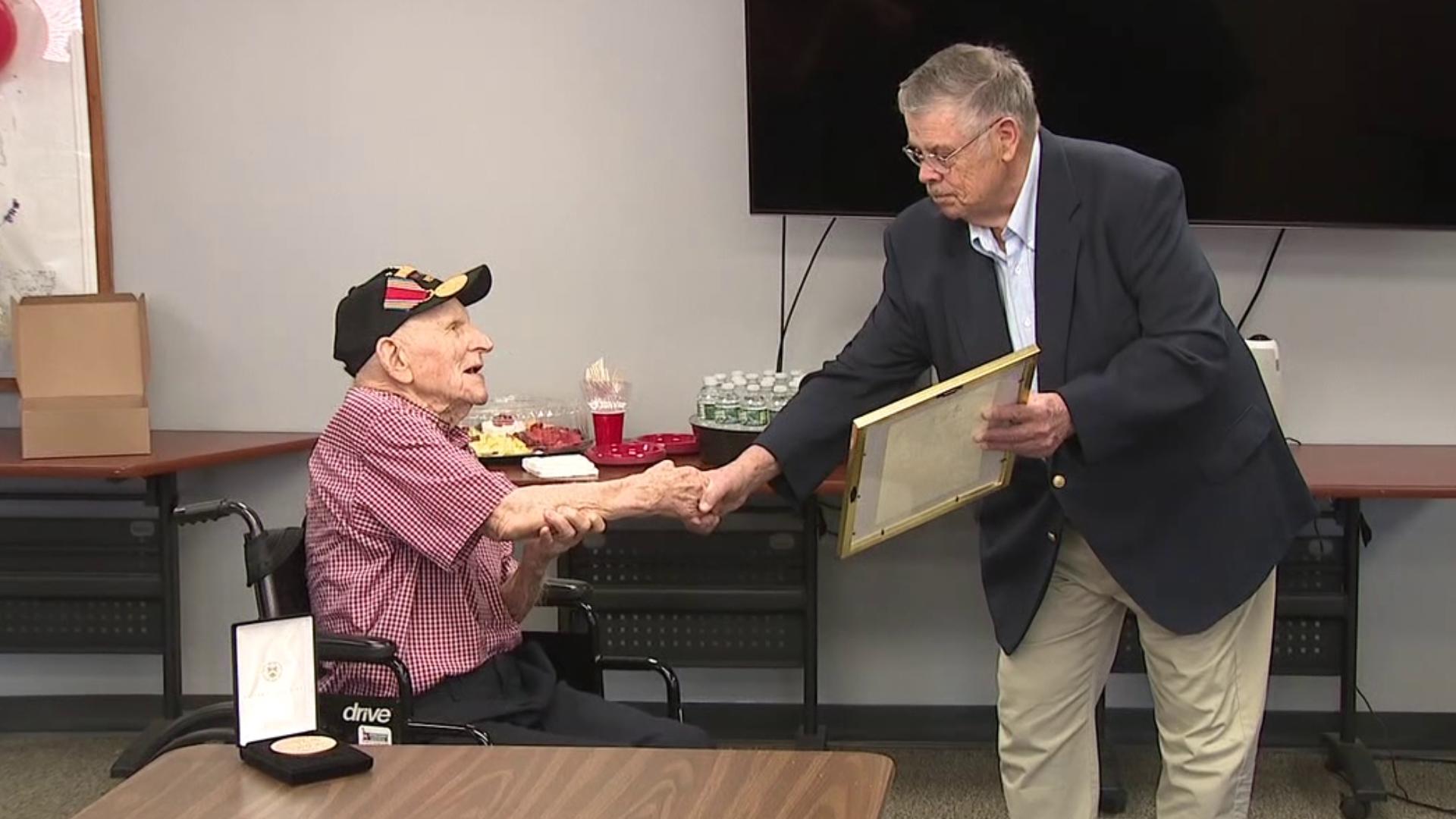 Hawley veteran honored for WWII service | wnep.com