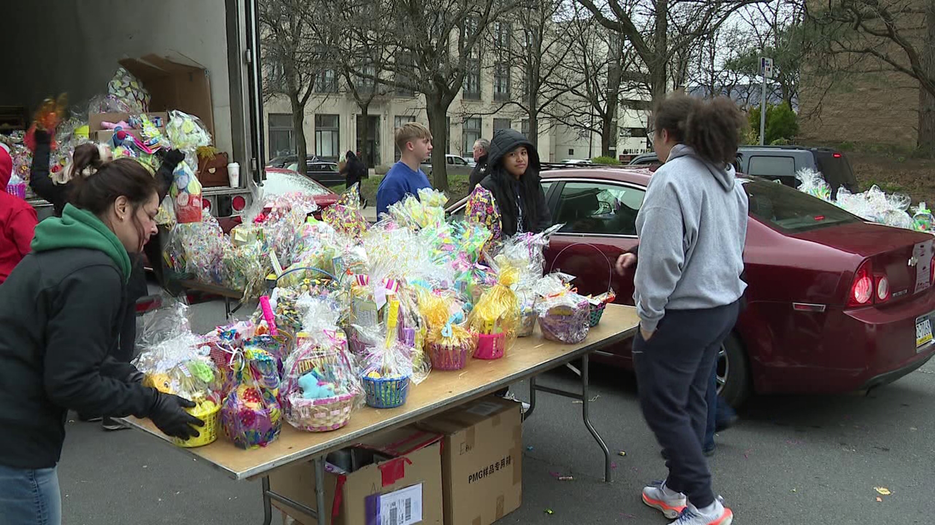 Food giveaway in Scranton brings Easter joy to 4,000 families | wnep.com