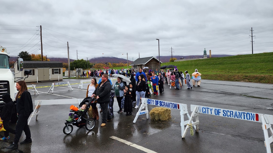 Scranton DPW hosts Halloween trunk or treat | wnep.com