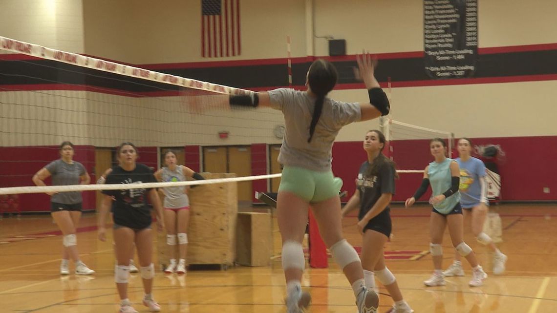 Lady Trojans volleyball poised to defend District II title | wnep.com