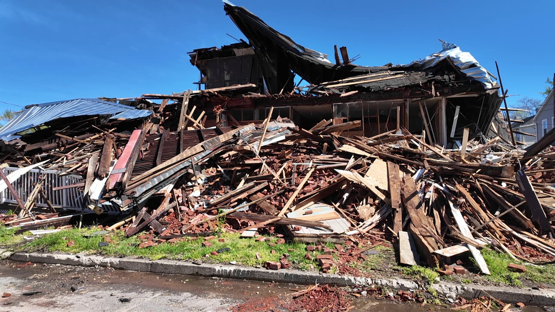 Storm collapses storage building in Sunbury, cleanup underway | wnep.com