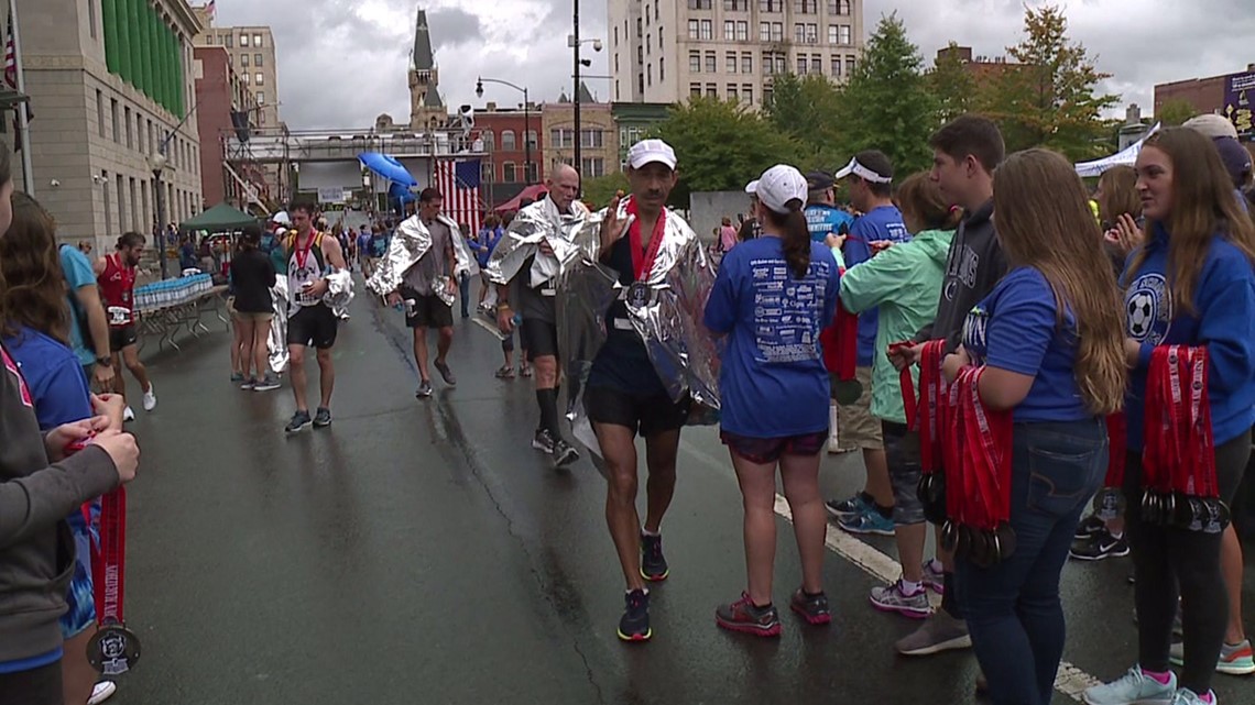 Runners, Volunteers Struggle Through Steamtown Marathon Heat | wnep.com