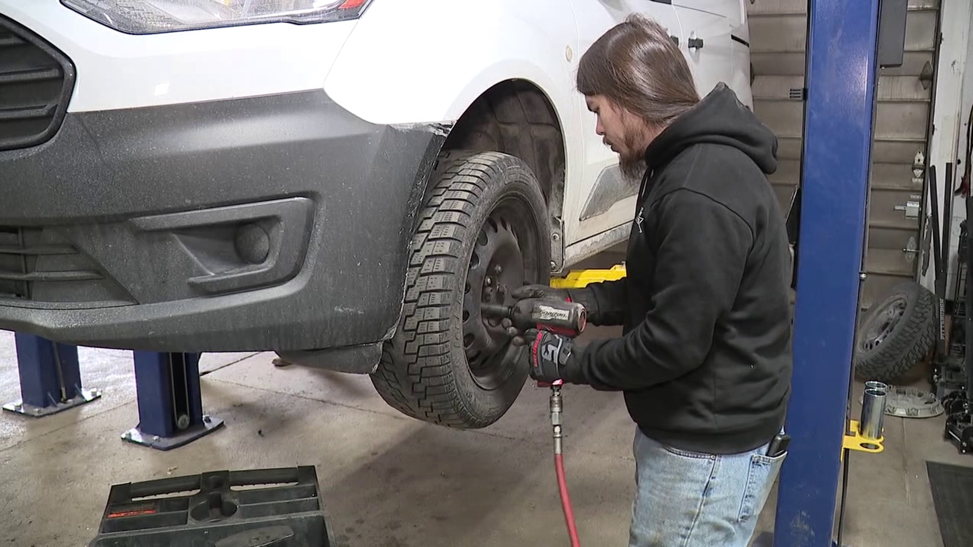 Mechanics dealing with cold weather | wnep.com