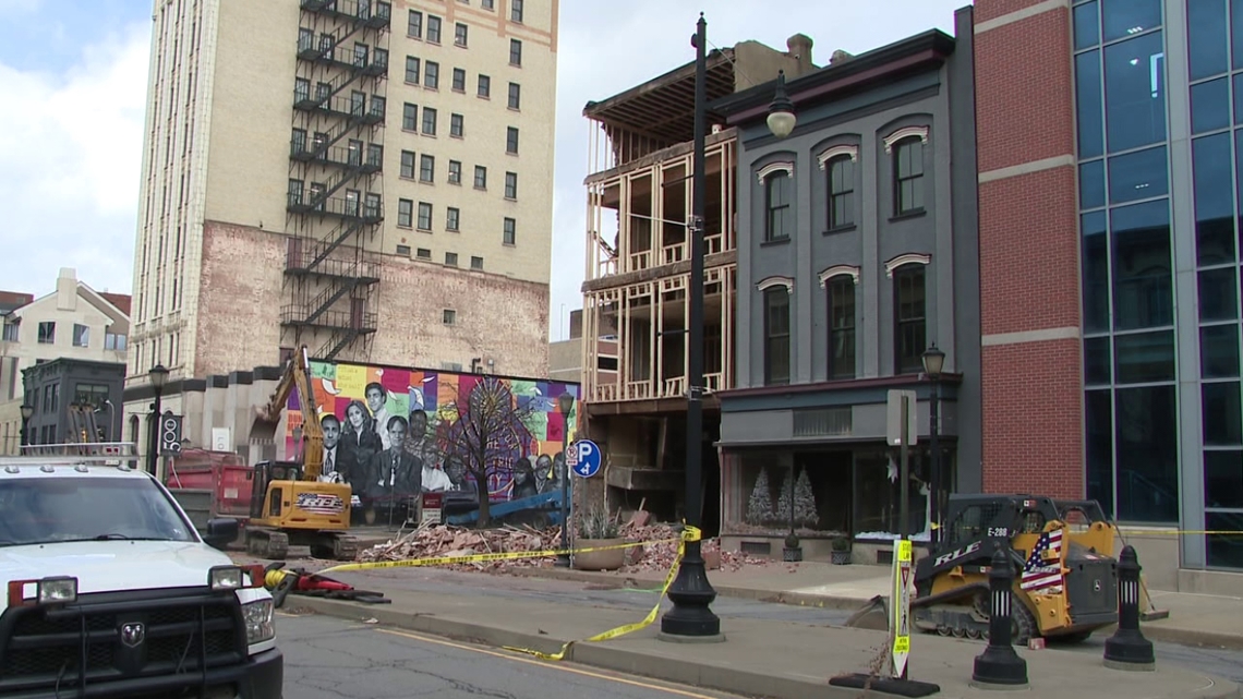 Facade of former Coney Island Lunch building partially collapses in ...