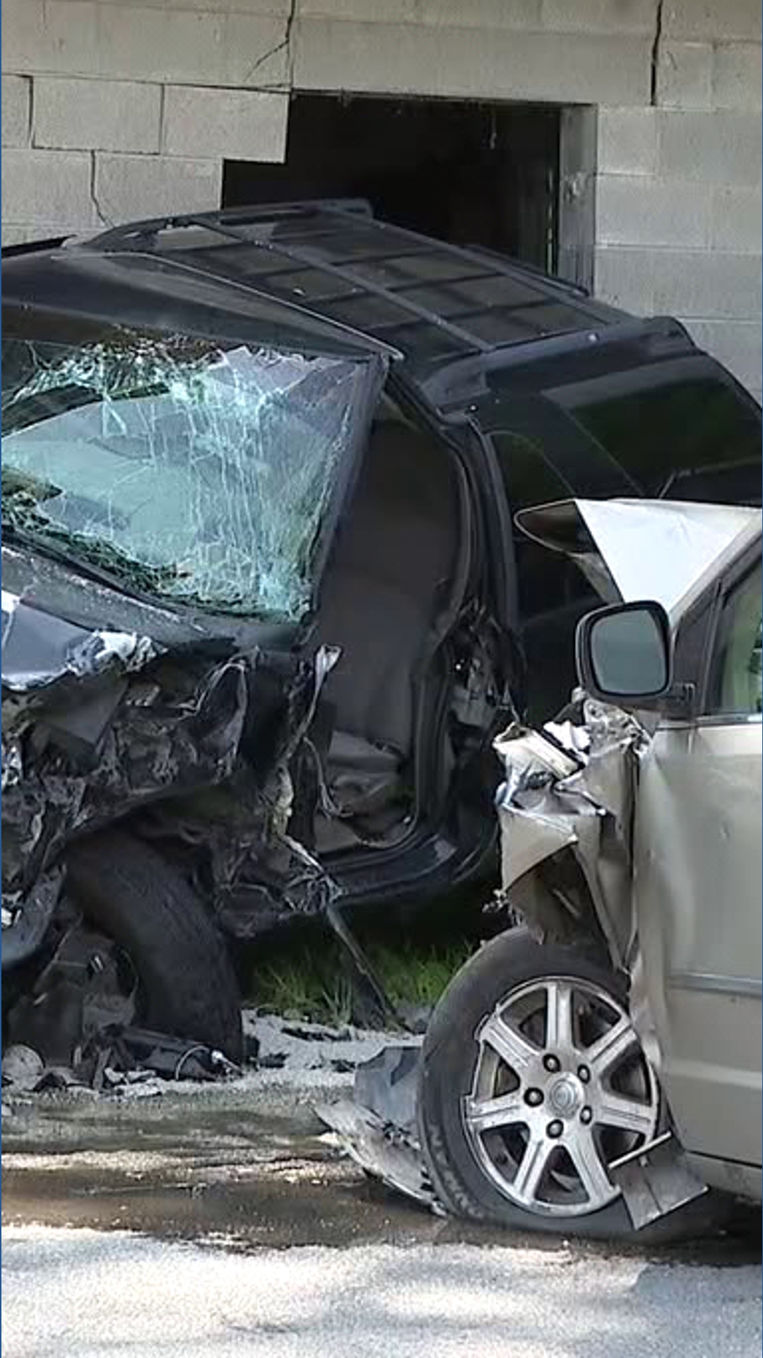 SUV collides with minivan in Shamokin | wnep.com