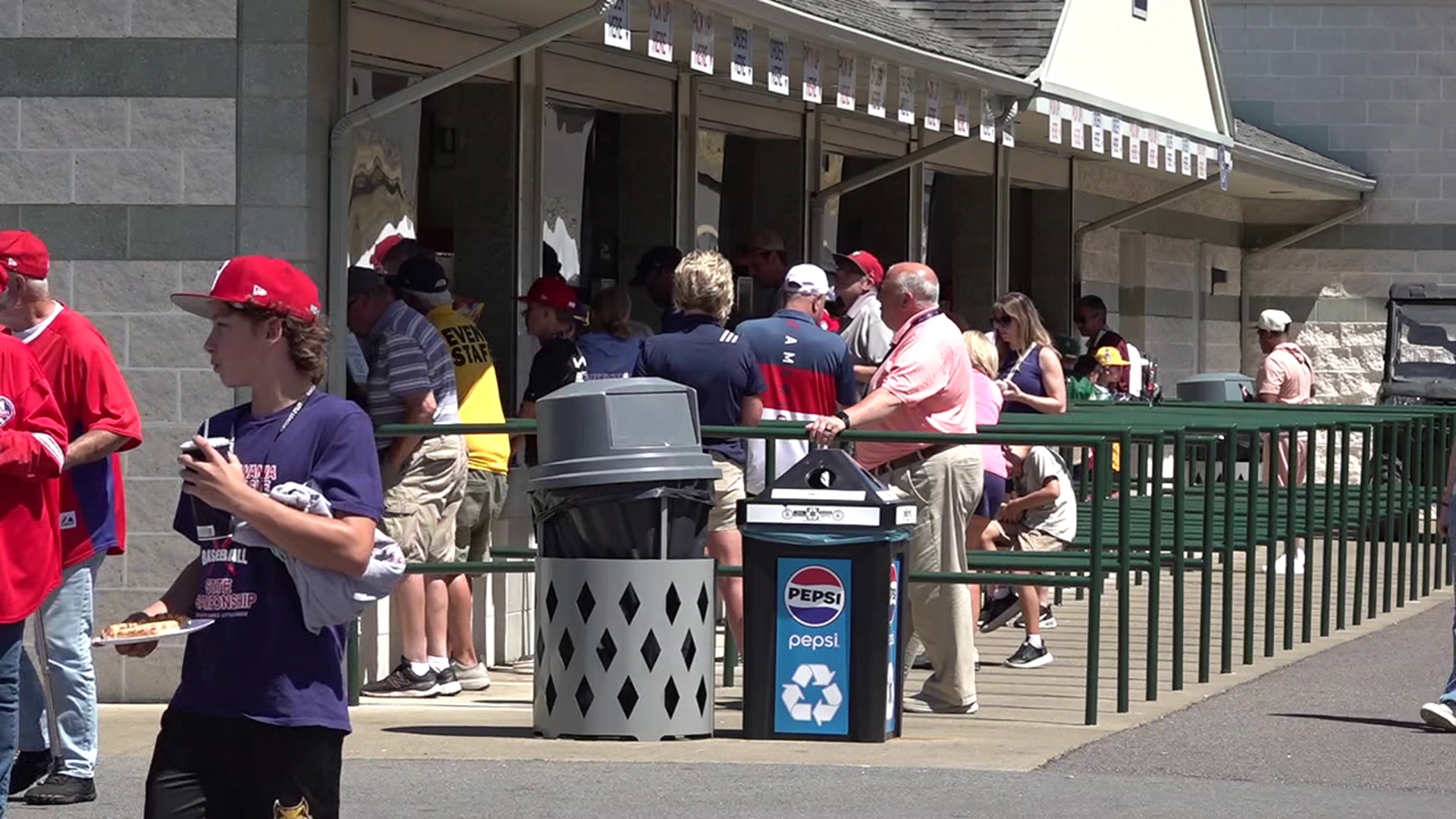 Volunteers serving up dedication at Little League World Series | wnep.com