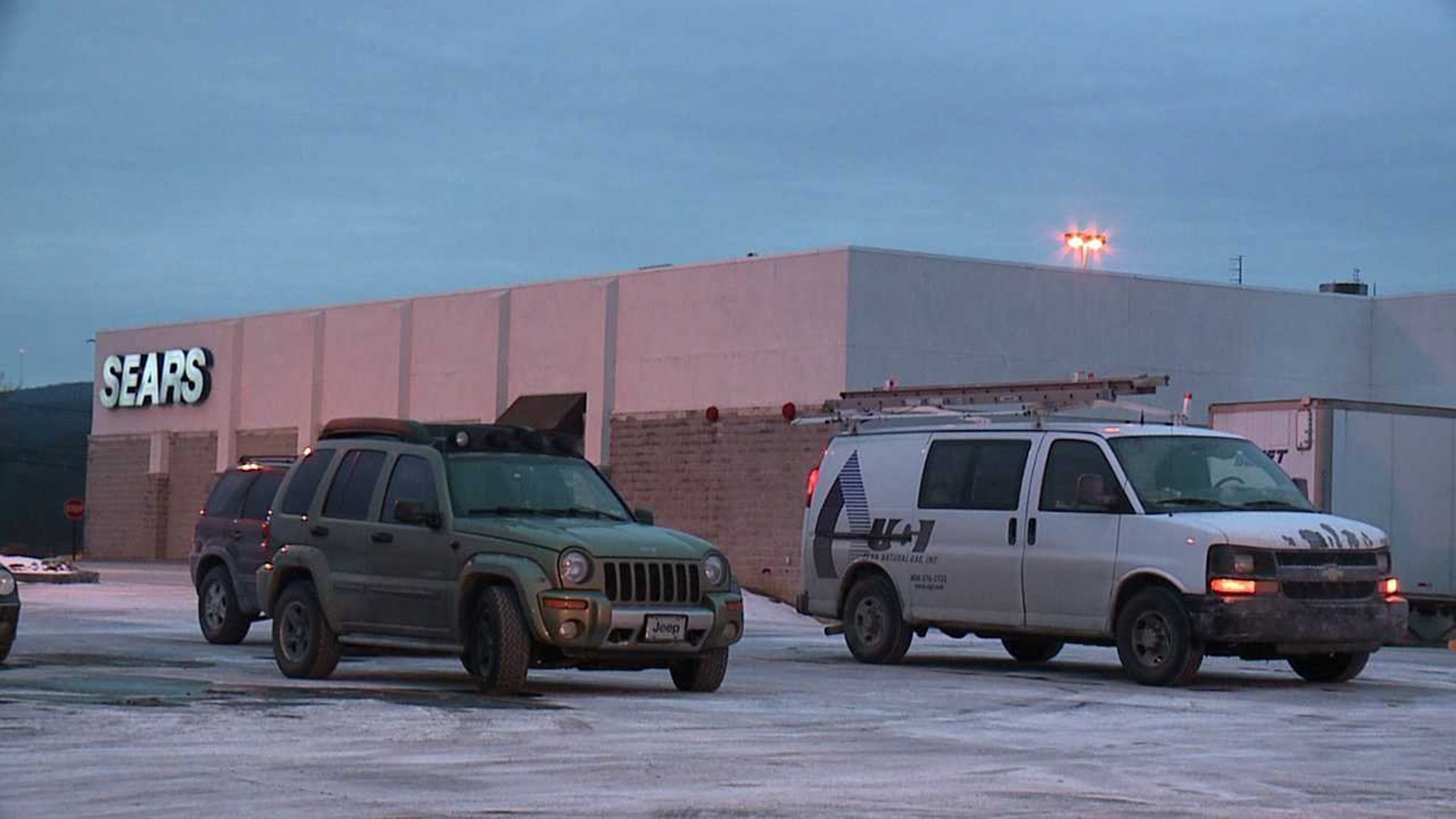 Sears Evacuated Due to Smell of Gas | wnep.com