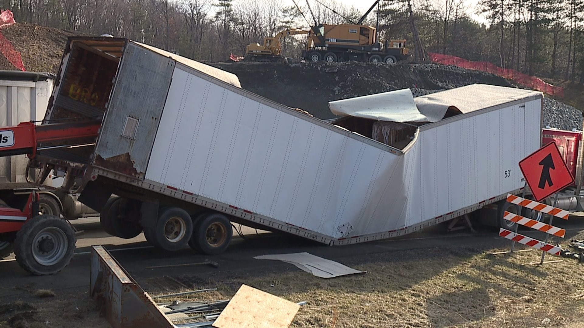 Truck Gets Stuck After Trailer Collapses | wnep.com