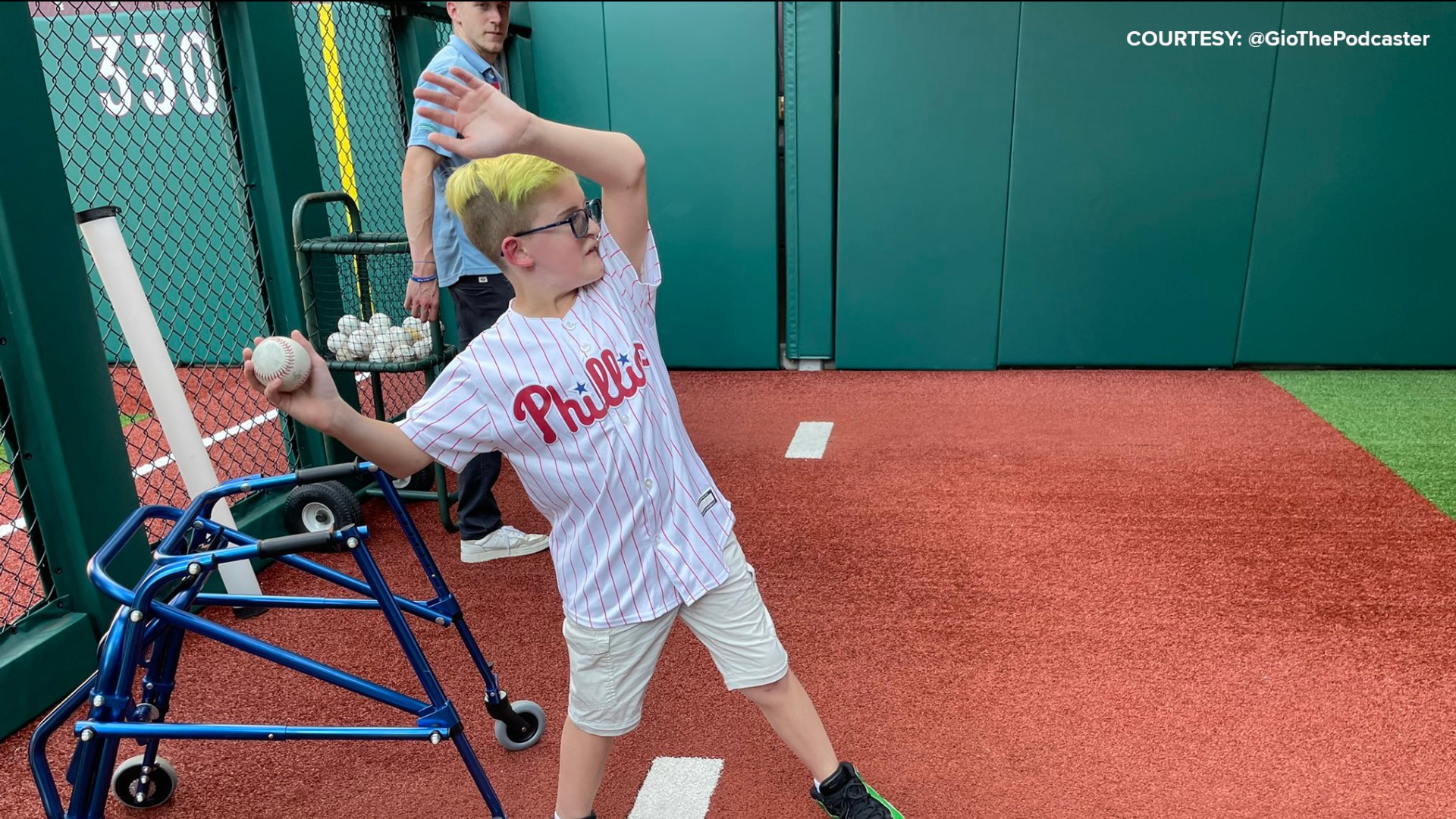 Giovanni Hamilton throws first pitch at Phillies game | wnep.com