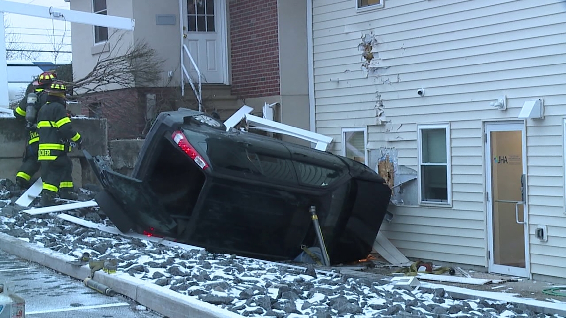 Car goes off roadway, crashes into building in Moosic | wnep.com