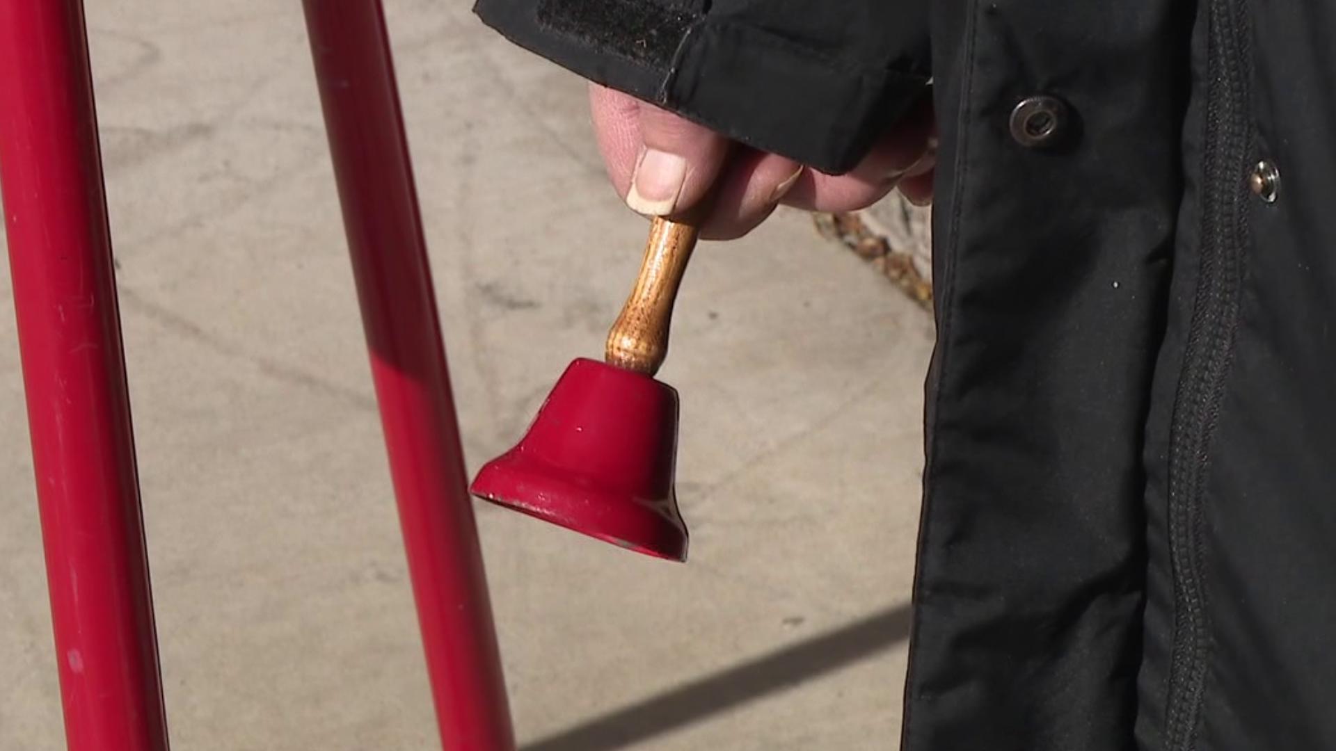 Salvation Army begins bell ringing for annual red kettle campaign in ...
